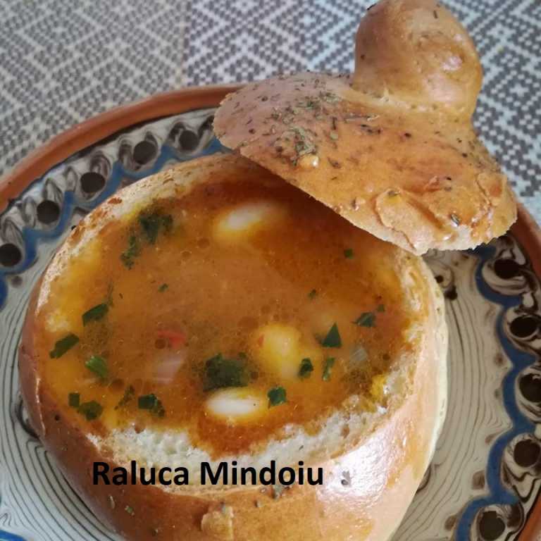Ciorba de fasole in bol de paine - Rețete cu Gina Bradea