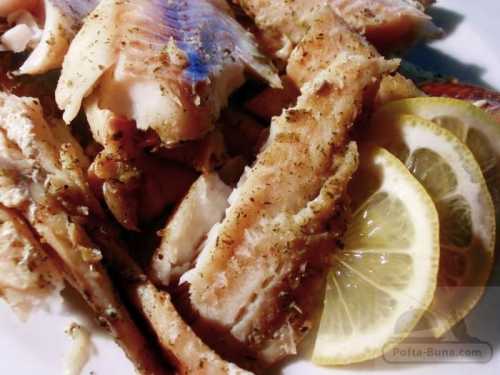 Peste alb la cuptor, in suc propriu (reteta dietetica)