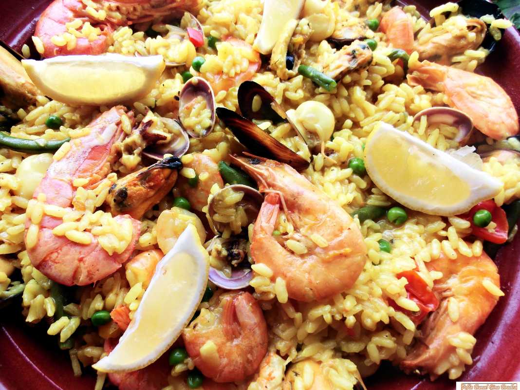 Paella cu fructe de mare (reteta rapida si gustoasa)