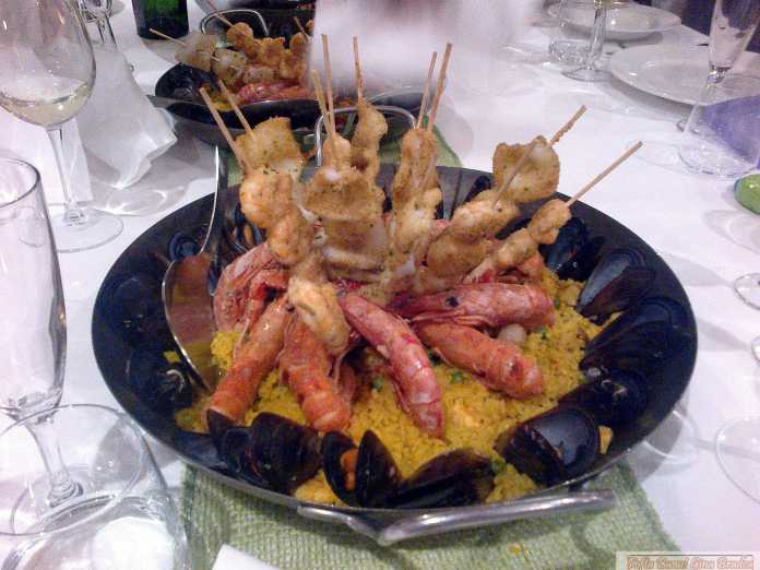 Paella cu fructe de mare (reteta rapida si gustoasa)