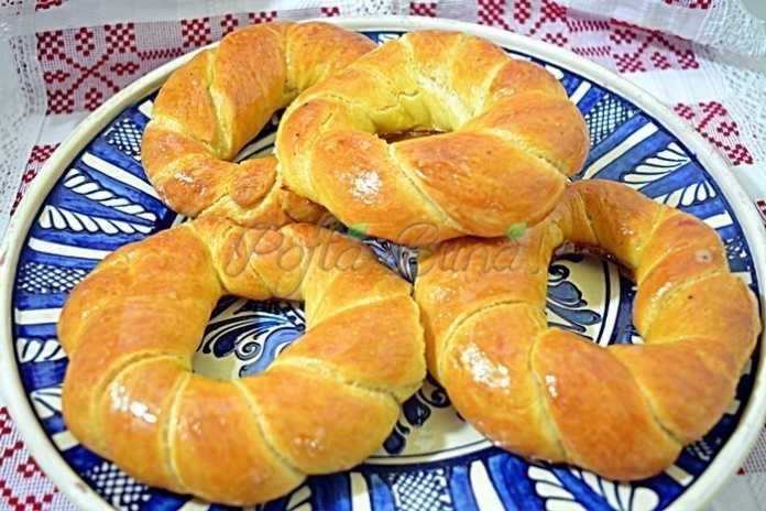 Colacei pufosi de post (fara framantare) - Retete cu Gina Bradea