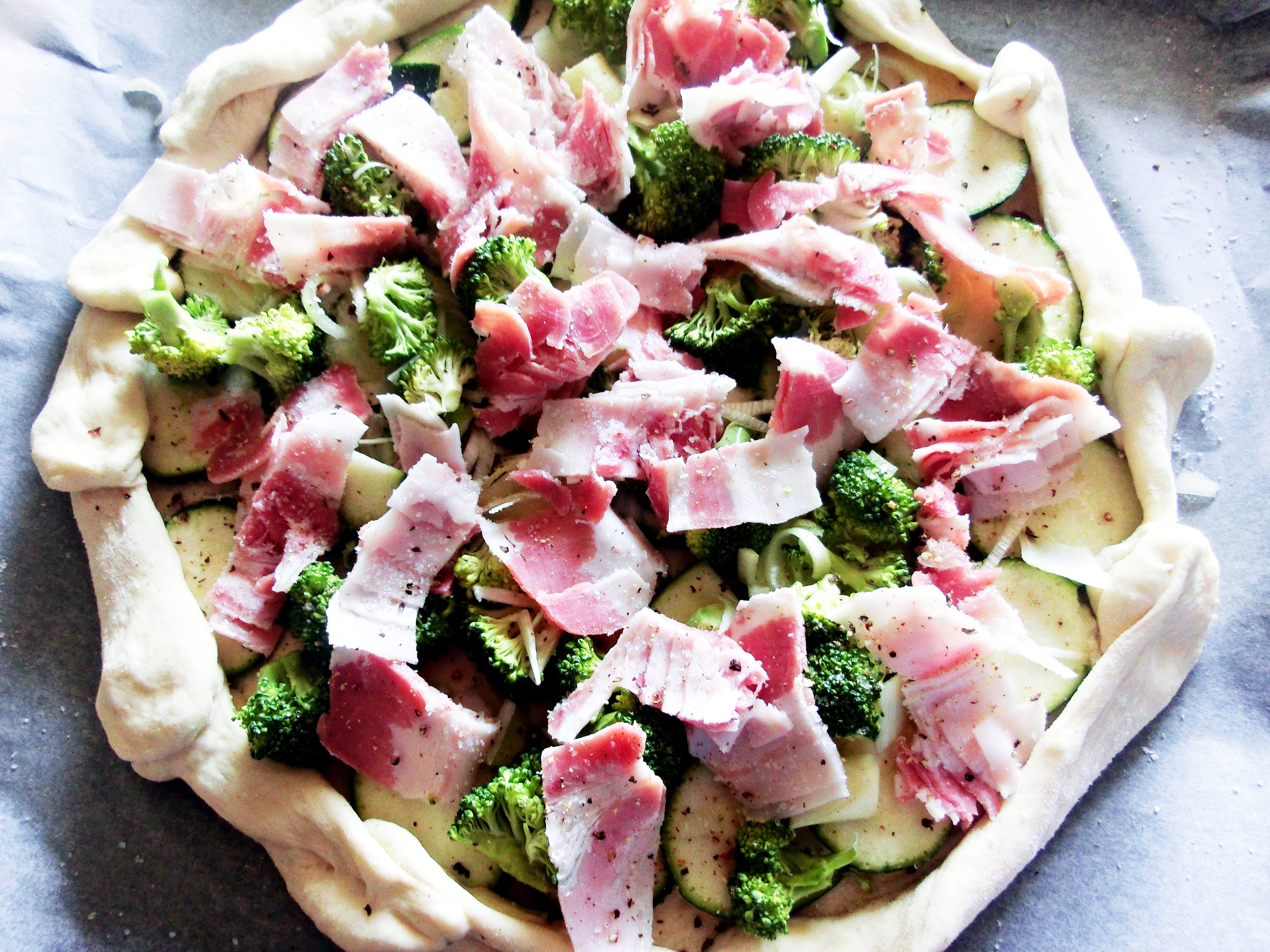 Tarta rustica - broccoli si bacon - Retete Culinare cu Gina Bradea