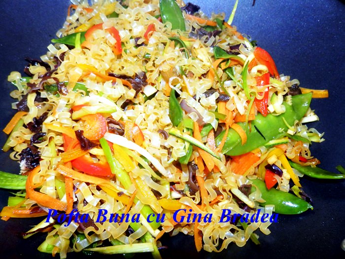 Paste asiatice cu legume (la wok)