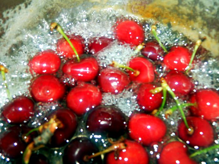 Fructe confiate (cirese, caise, visine) - Retete cu Gina Bradea