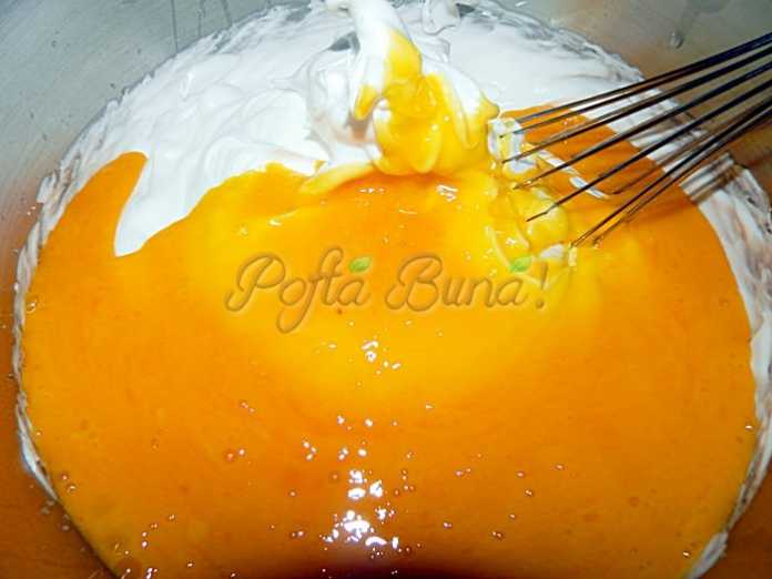 Prajitura pandispan cu fructe