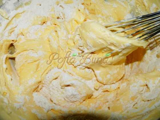 Prajitura pandispan cu fructe