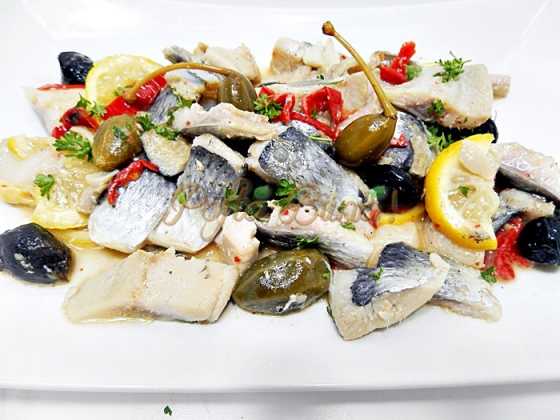 File de peste cu masline, capere si lamaie