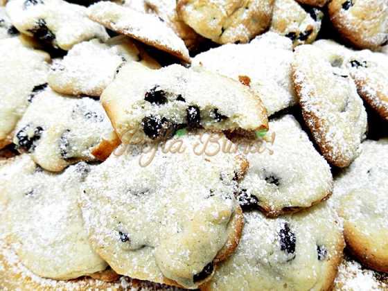 Fursecuri cu stafide si unt