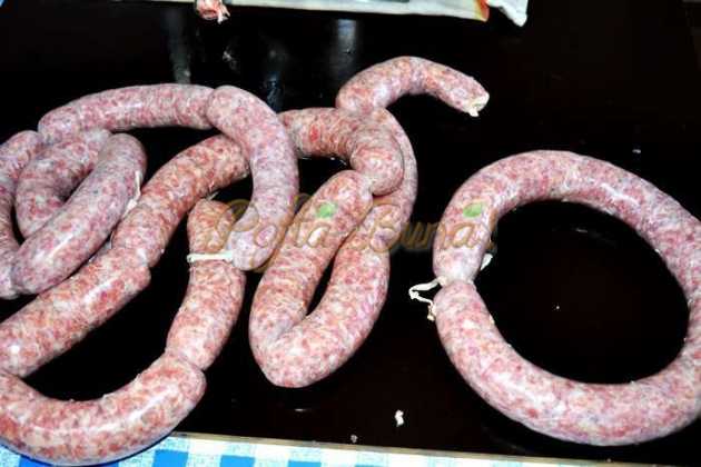 Carnati din carne de porc, vita sau amestec - Gina Bradea