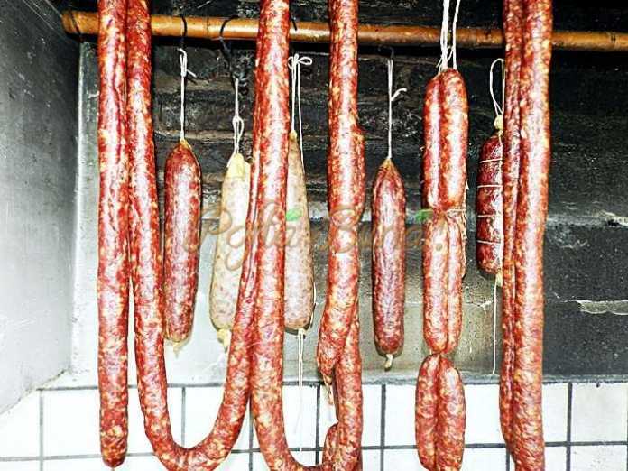 Carnati din carne de porc, vita sau amestec - Gina Bradea