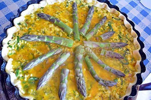 Tarta cu branza, leurda si sparanghel