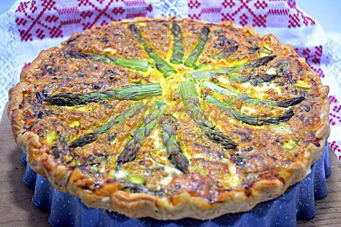 Tarta cu branza, leurda si sparanghel