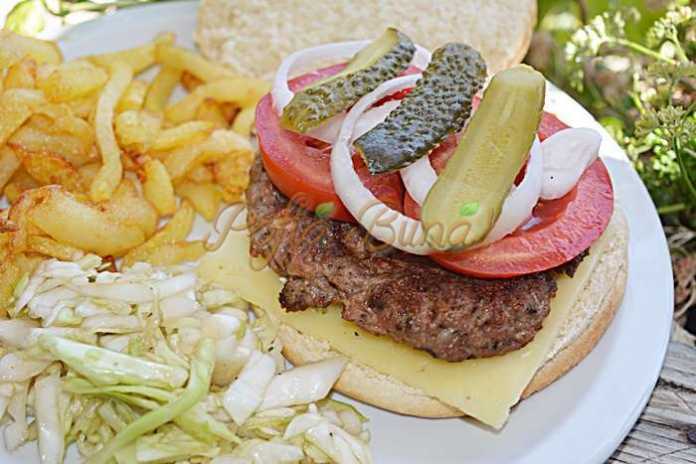 Hamburger reteta simpla – Rețete cu Gina Bradea