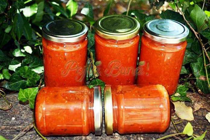 Bulion de rosii reteta italiana de passata di pomodoro - Gina Bradea