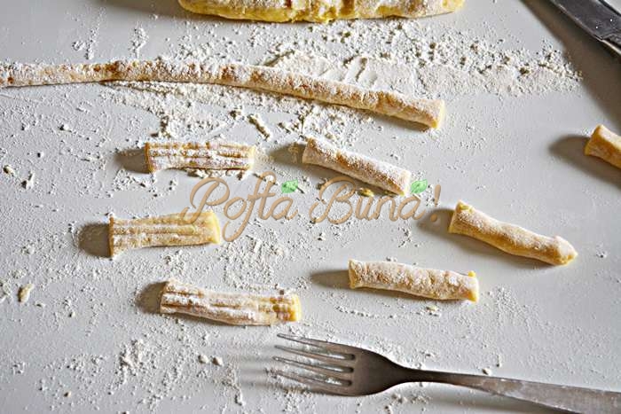 Fursecuri banane prajite (biscuiti prajiti „Banane”) - Gina Bradea