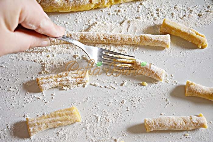 Fursecuri banane prajite (biscuiti prajiti „Banane”) - Gina Bradea