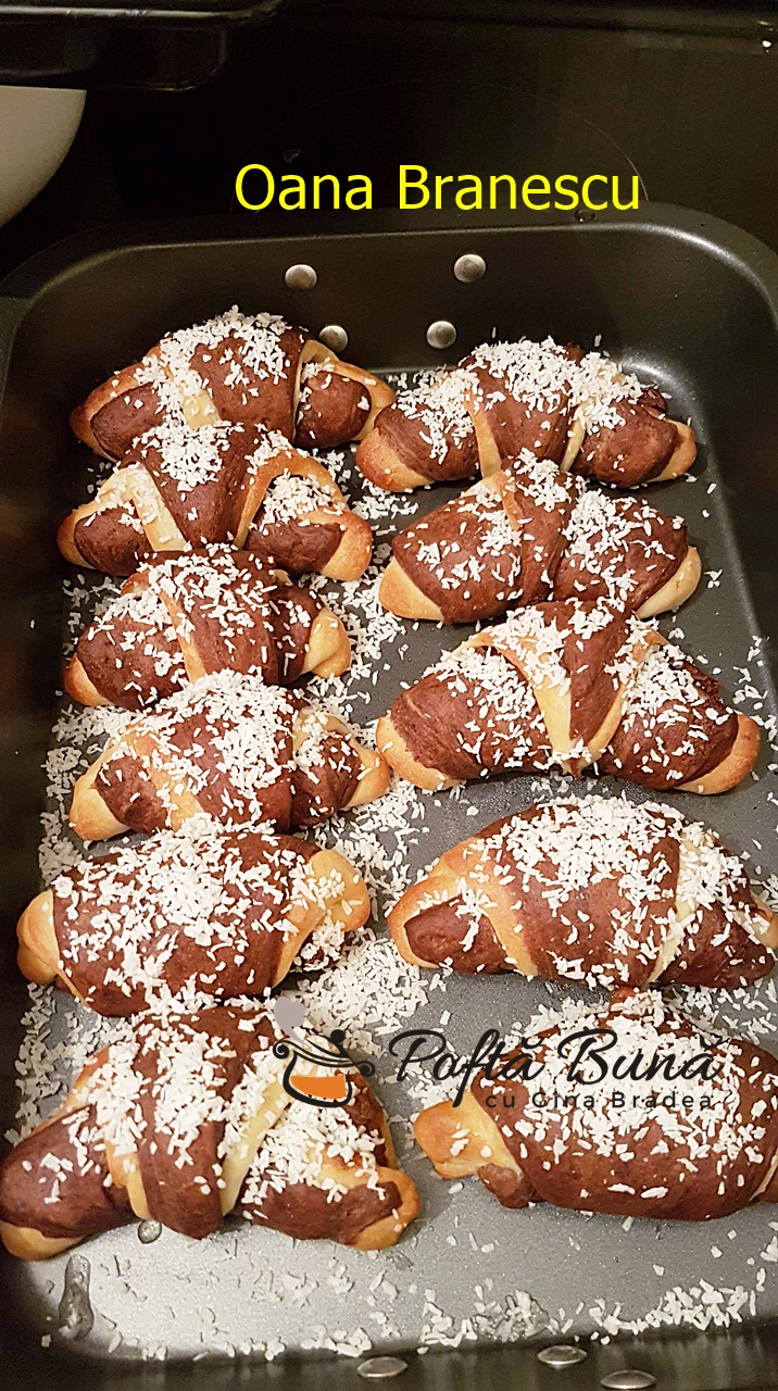 Cornuri bicolore insiropate, pufoase, reteta de cornuri in 2 culori