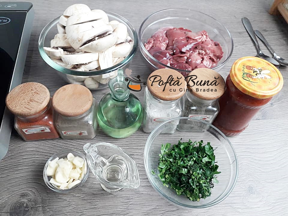 Ficatei de pui cu rosii, ciuperci, vin si usturoi, la tigaie