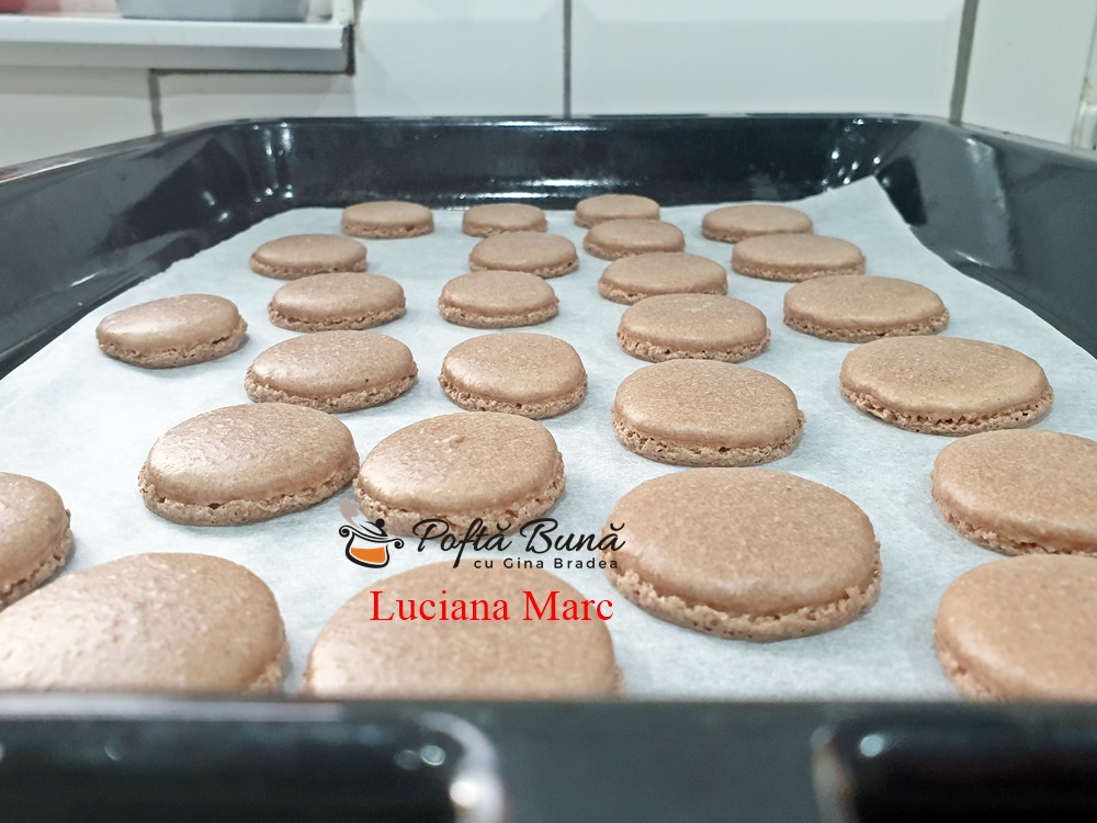 Cum se fac celebrii macarons, reteta frantuzeasca cu migdale