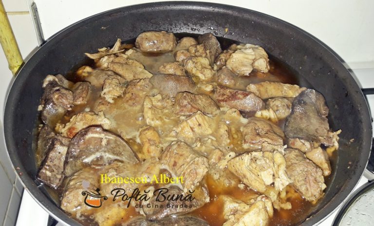 Tochitura de porc, reteta traditionala moldoveneasca din carne si organe