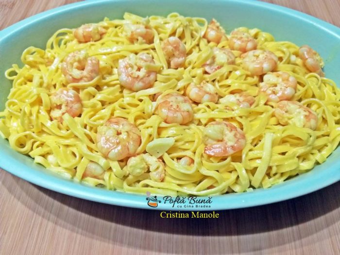 Paste proaspete cu creveti si smantana de gatit, reteta italiana