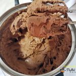 Prajitura acoperis de casa cu piscoturi si crema de ciocolata