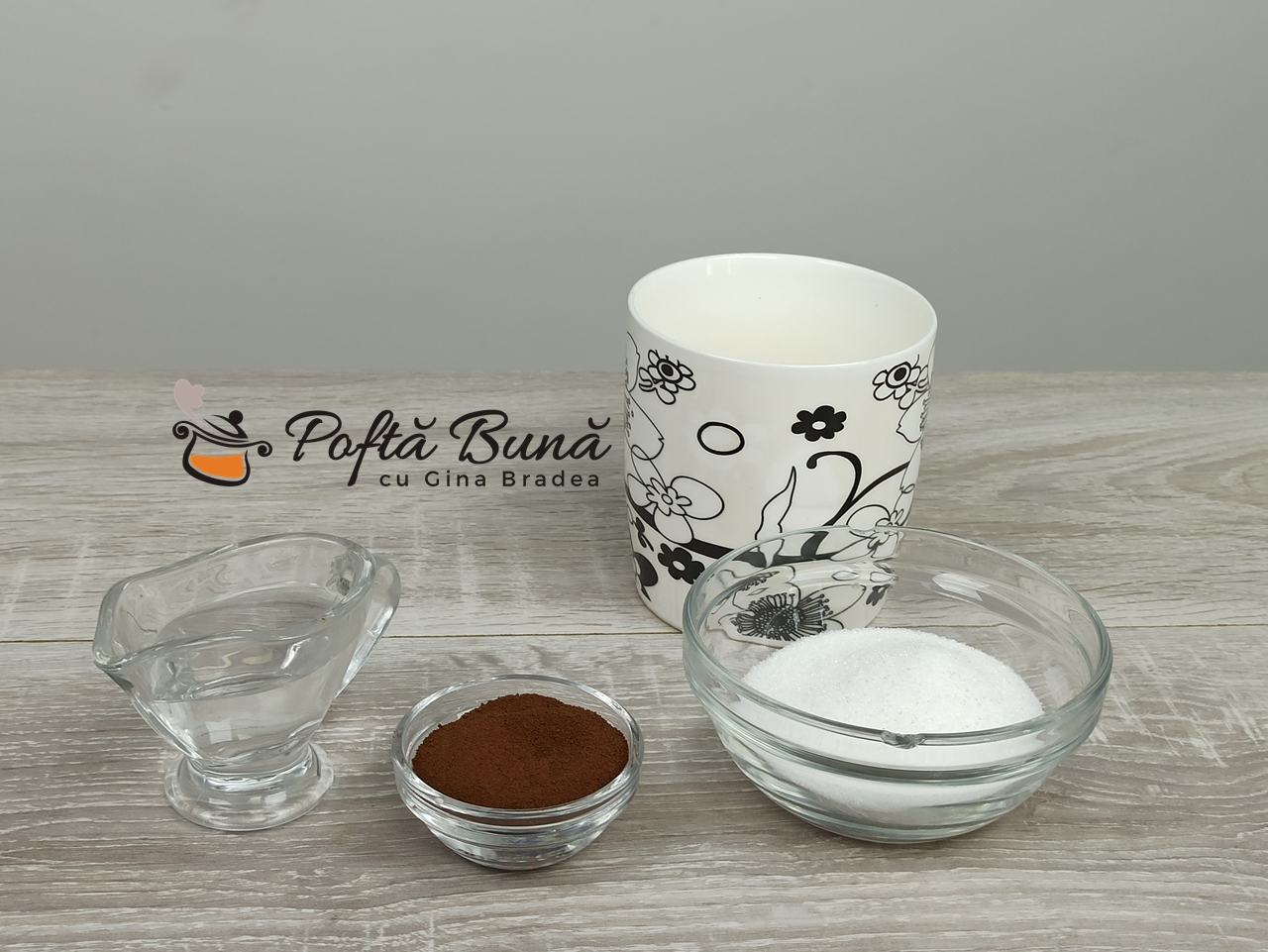 Cafea Dalgona - reteta de cafe frappe, spuma de ness cu lapte - Gina Bradea