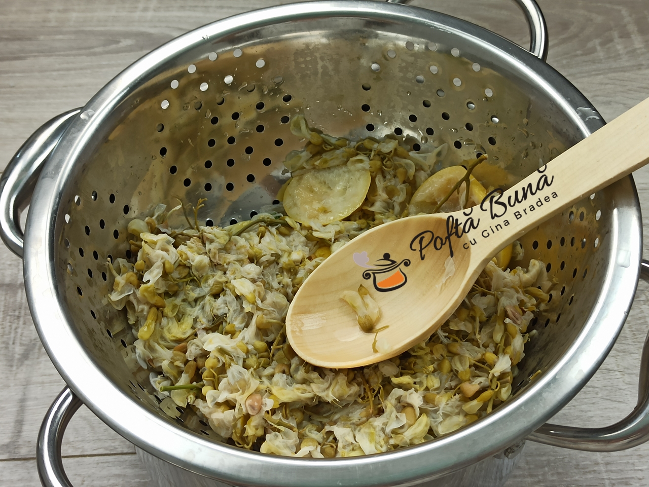 Sirop de salcam cu lamaie - reteta de sirop din flori - Gina Bradea
