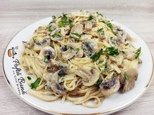 Paste cu sos alb, ciuperci si smantana - Gina Bradea