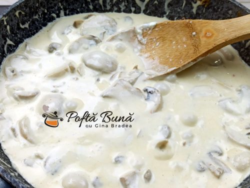 Paste cu sos alb, ciuperci si smantana - Gina Bradea