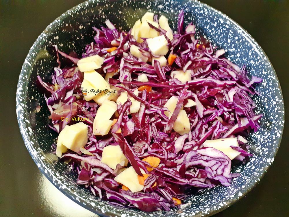 Supa crema de varza rosie - Retete cu Gina Bradea