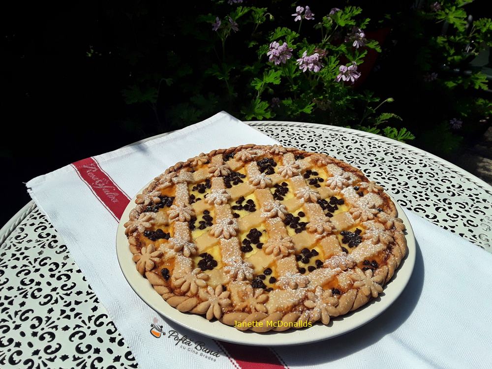 Tarta cu urda si picaturi de ciocolata - Retete cu Gina Bradea