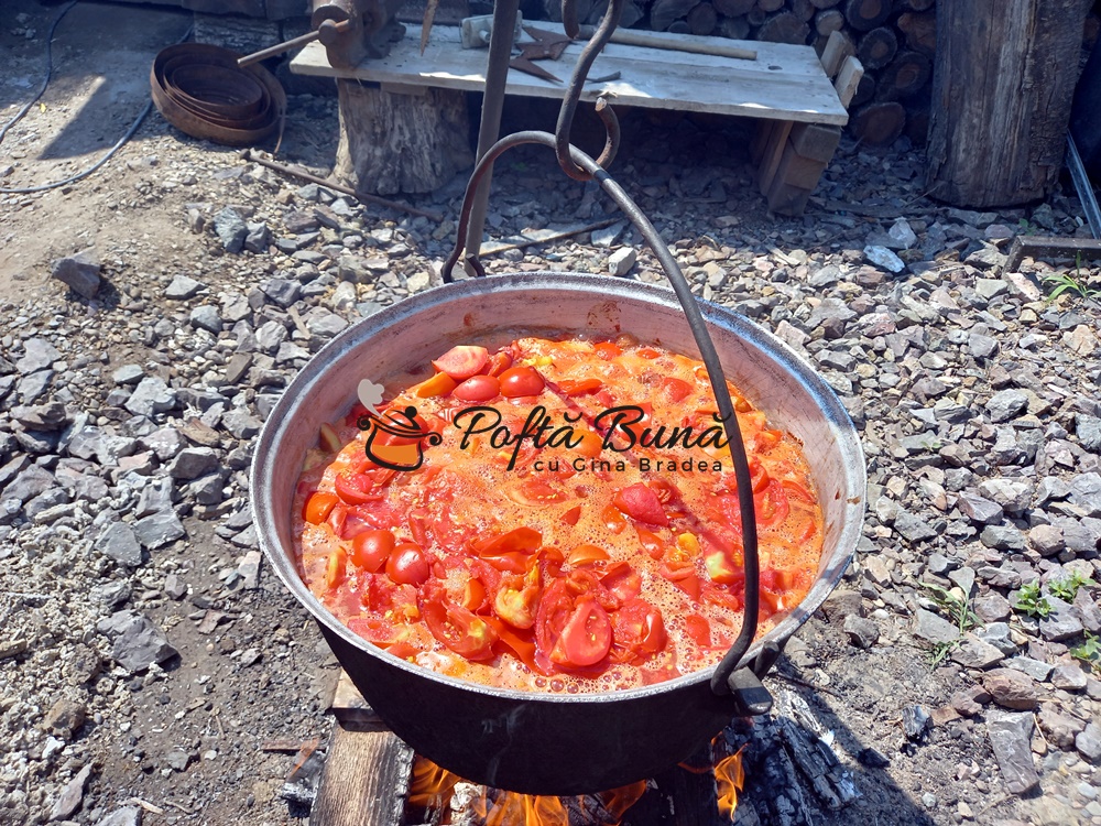 Bulion de rosii reteta italiana de passata di pomodoro - Gina Bradea