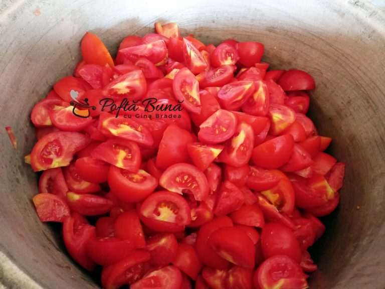 Bulion de rosii reteta italiana de passata di pomodoro - Gina Bradea