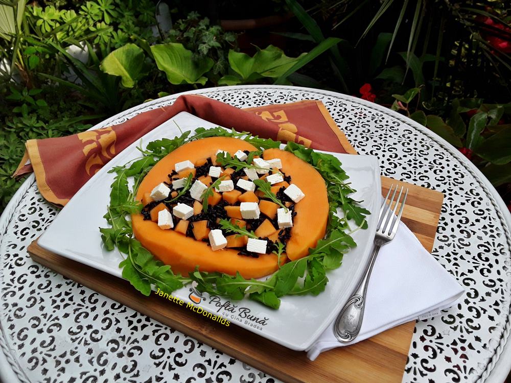 Salata de orez negru cu pepene galben si branza feta - Gina Bradea