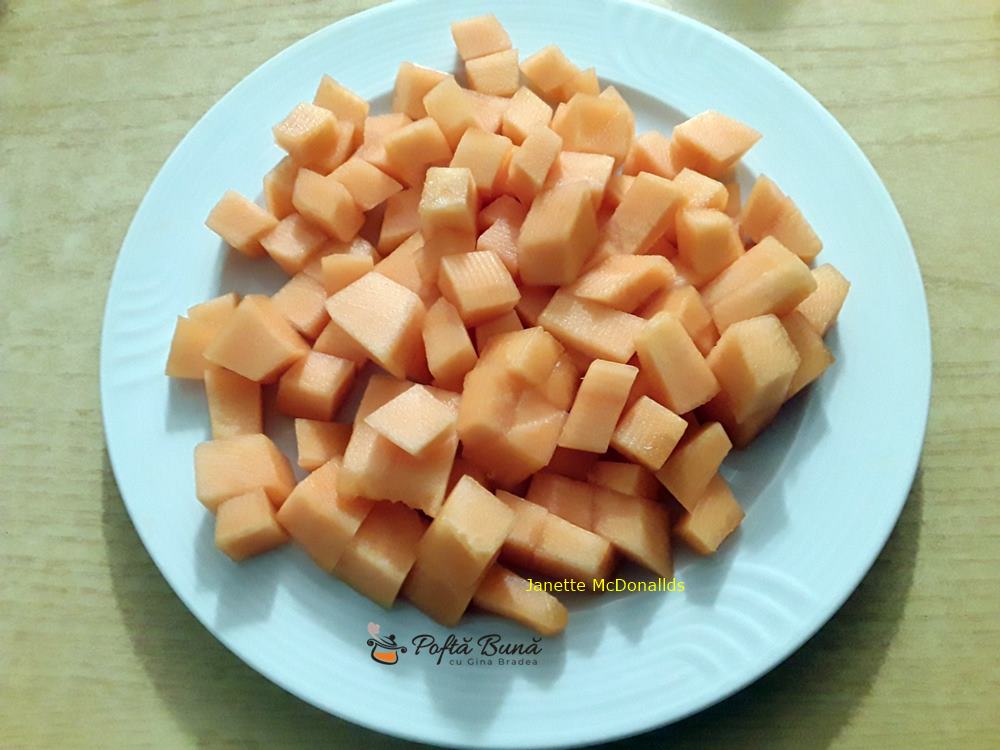 Salata de orez negru cu pepene galben si branza feta - Gina Bradea