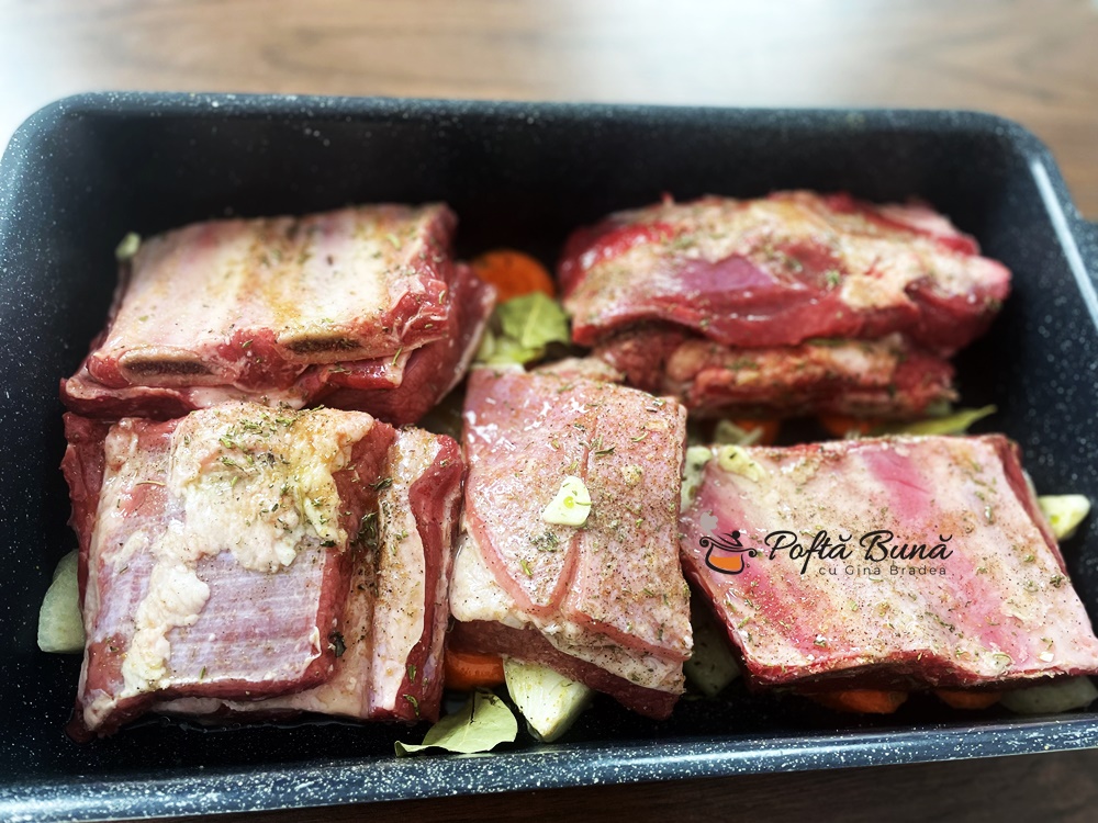 Coaste de vita la cuptor cu vin si legume - Gina Bradea