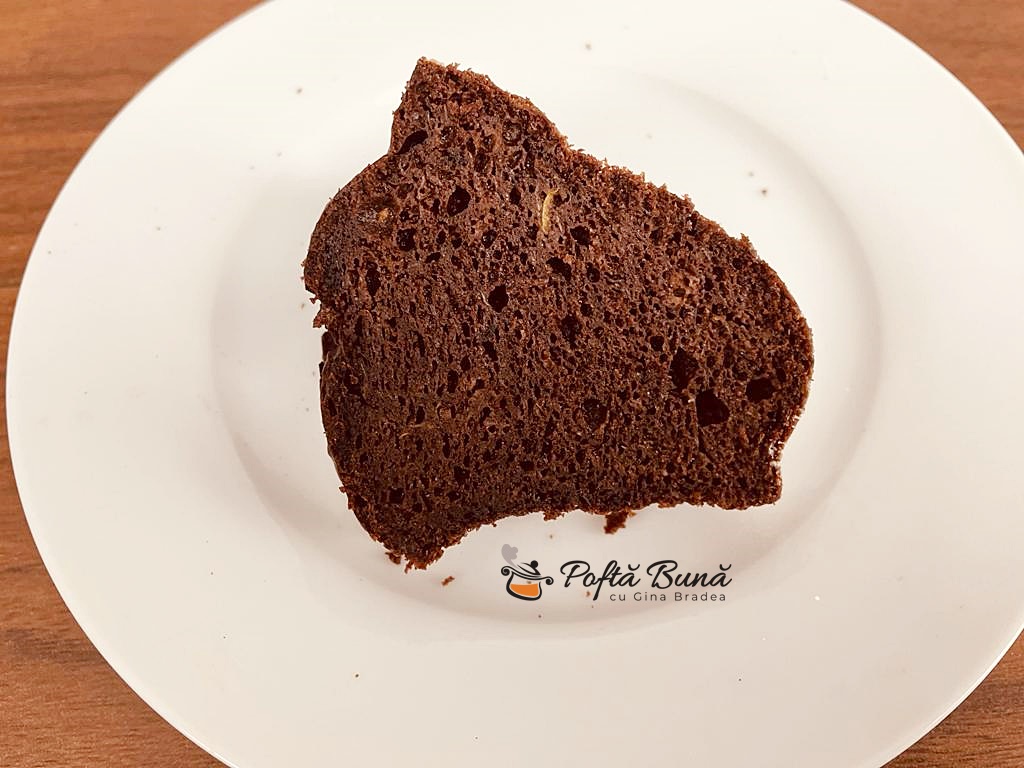 Chec pufos cu dovlecei, cacao si iaurt - Retete cu Gina Bradea