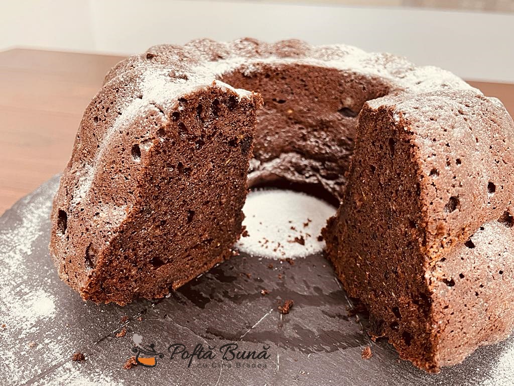 Chec pufos cu dovlecei, cacao si iaurt - Retete cu Gina Bradea