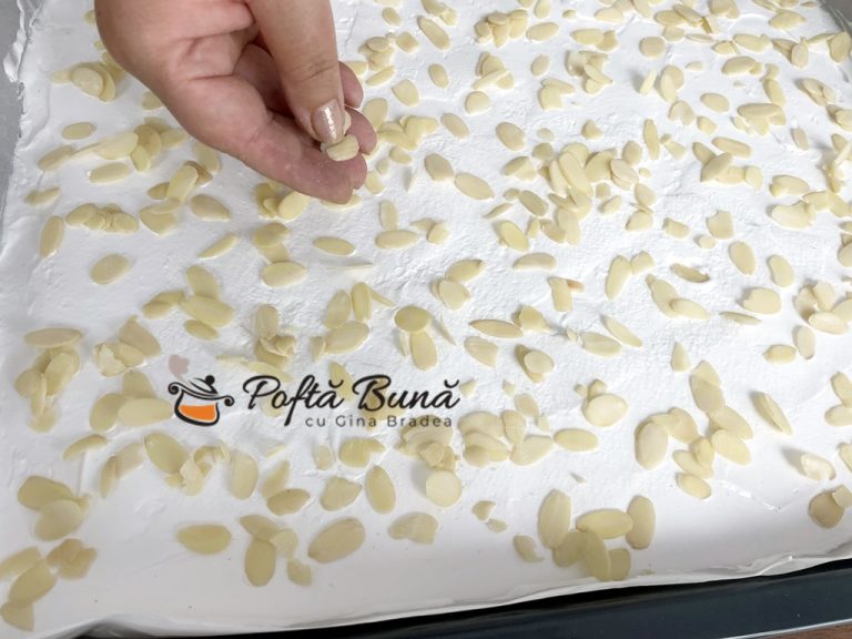 Rulada Pavlova cu bezea, fructe si mascarpone - Gina Bradea