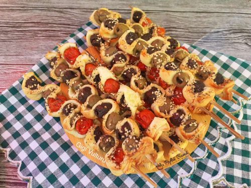 Frigarui din foietaj si masline - Retete cu Gina Bradea