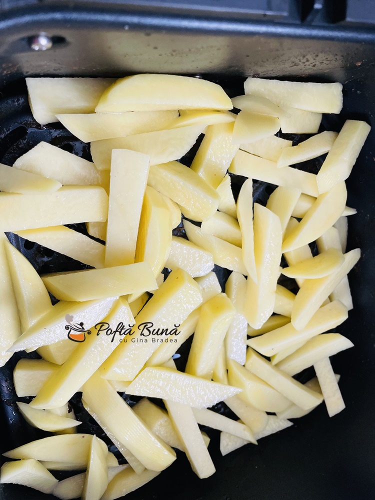 Friptura de pui cu cartofi la friteuza air fryer - Gina Bradea