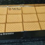 Inghetata sandwich cu vanilie si picaturi de ciocolata - Gina Bradea