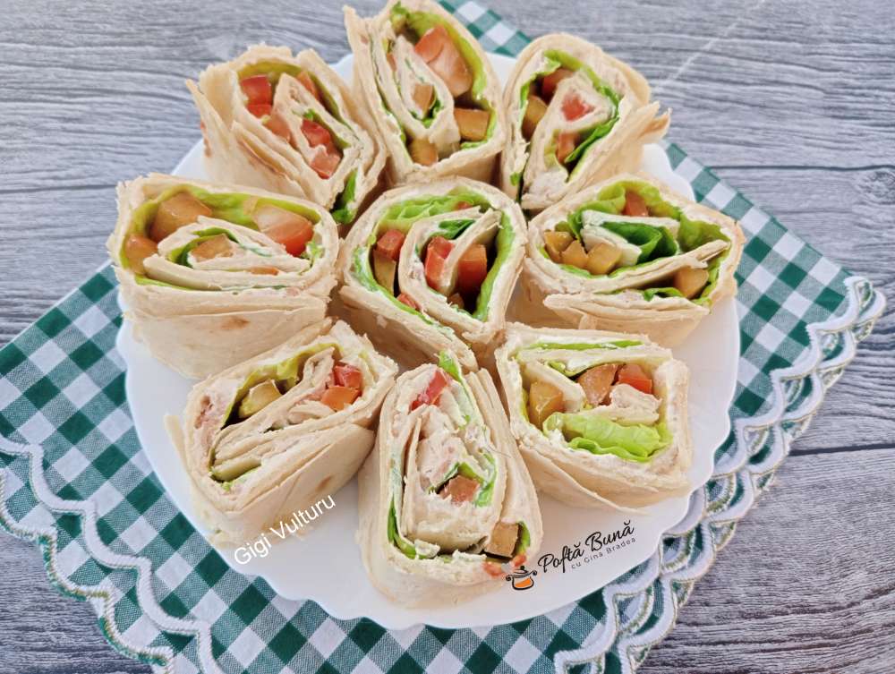 Rulouri aperitiv din lipii, ton si crema de branza - Gina Bradea