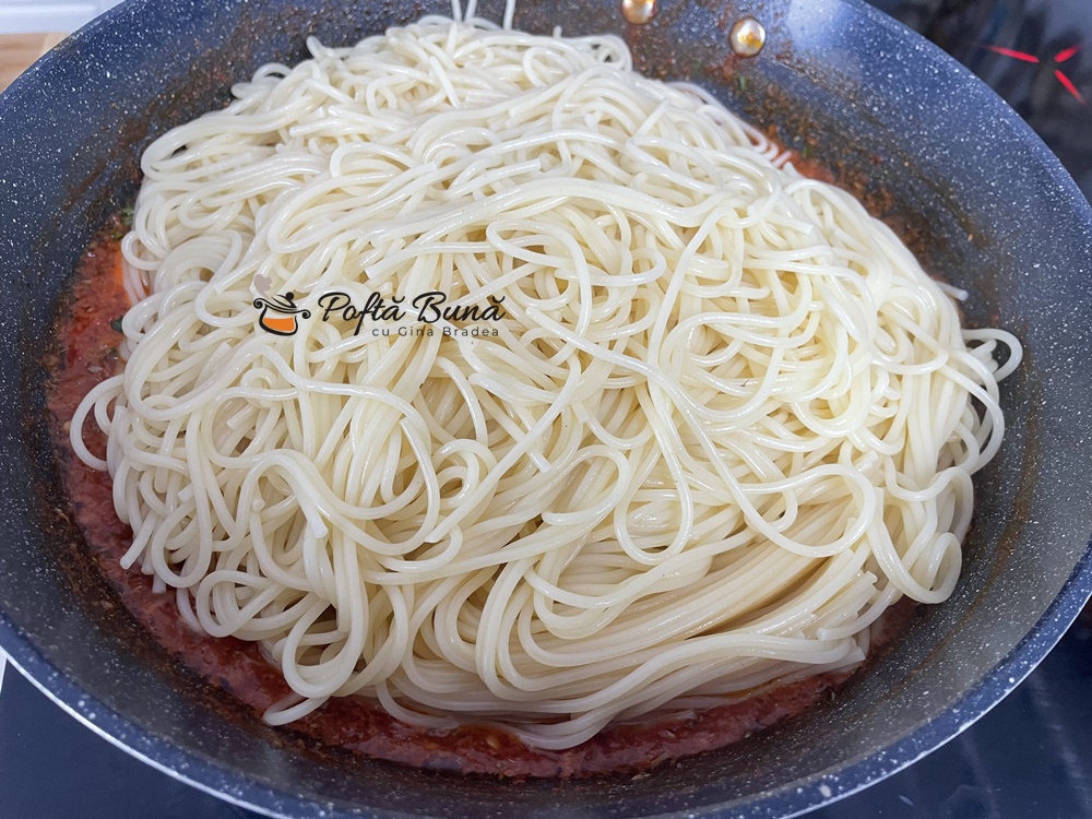 Spaghete cu sos de rosii - reteta de spaghetti alla marinara