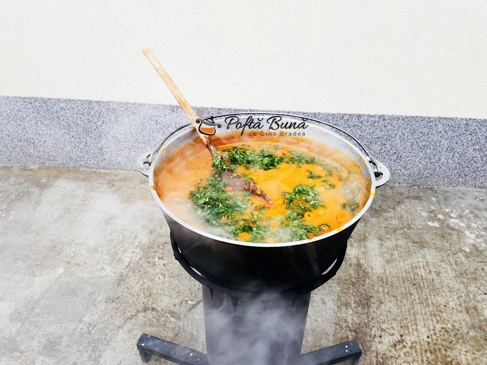 Fasole cu ciolan afumat, la ceaun - Retete cu Gina Bradea