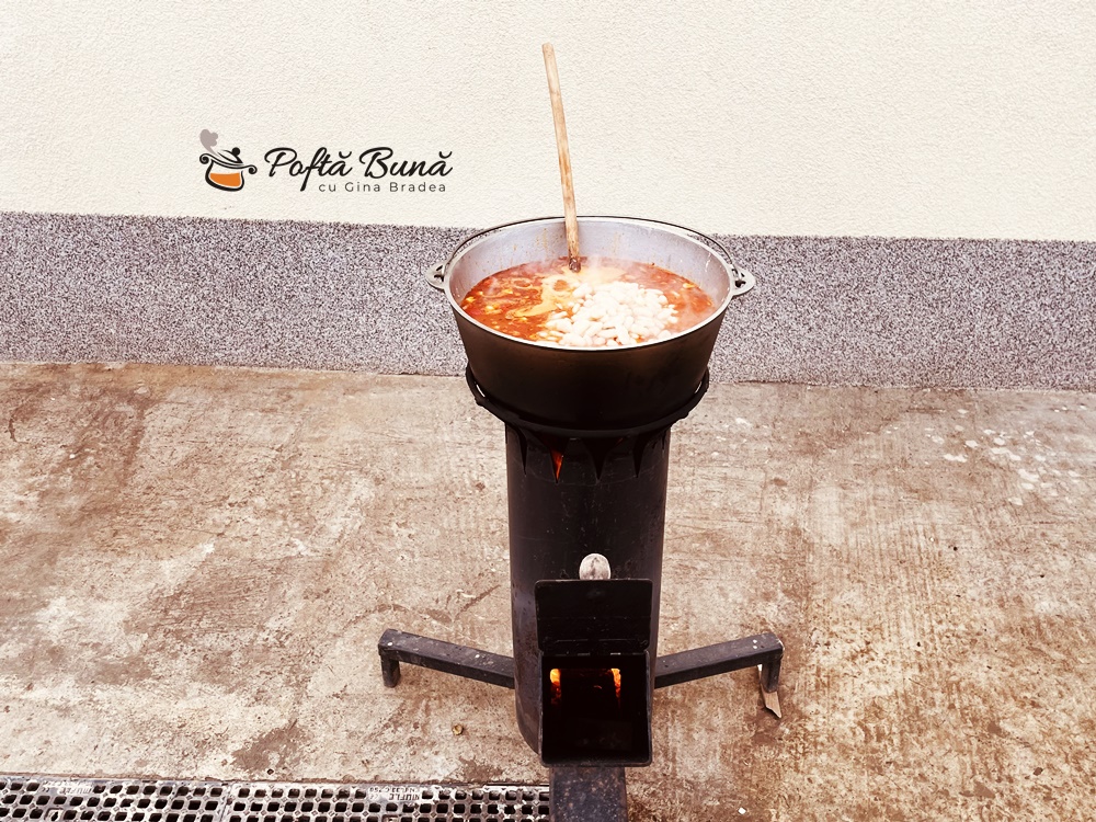 Fasole cu ciolan afumat, la ceaun - Retete cu Gina Bradea