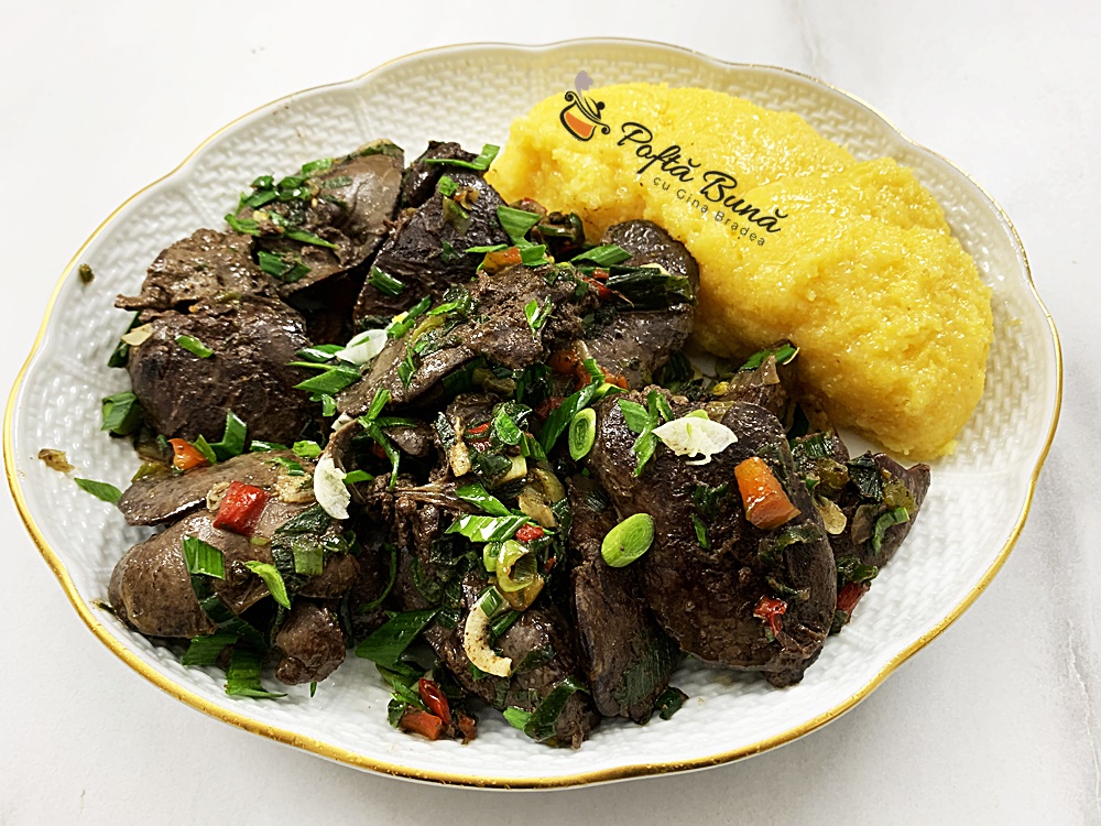 Ficatei de pui la tigaie, cu ceapa si usturoi verde - Retete cu Gina Bradea