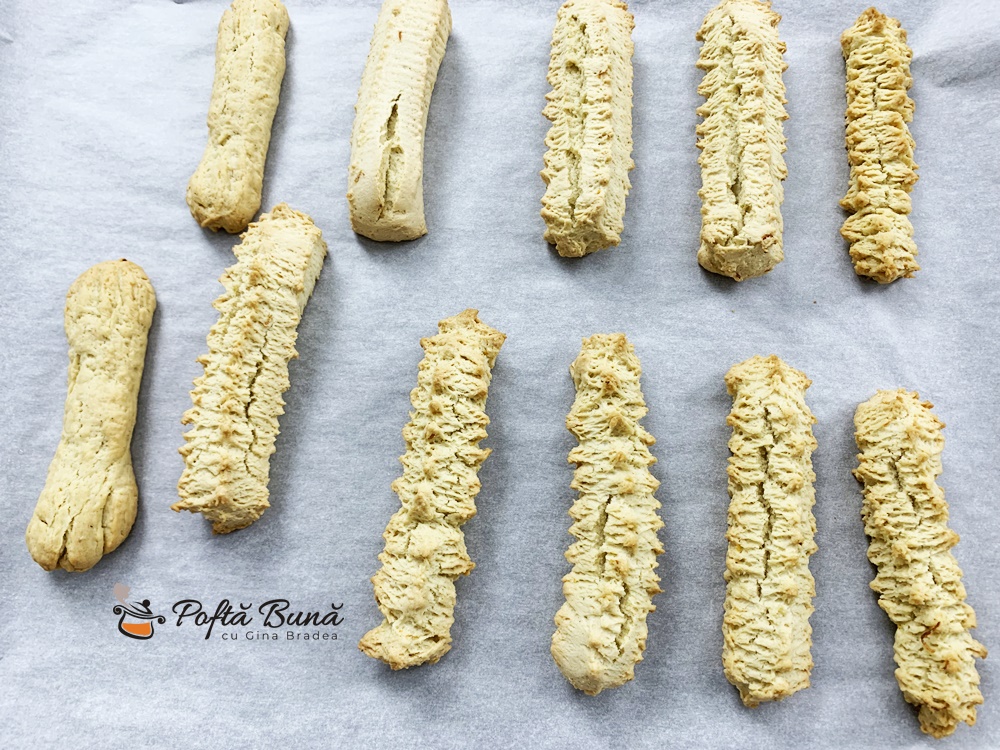 Piscoturi - biscuiti spritati cu ulei, unt sau untura - Retete cu Gina ...