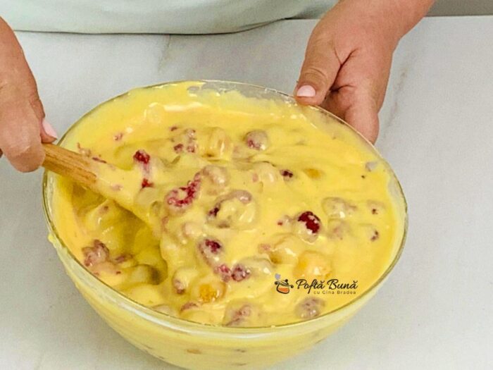 Prajitura cu fructe reteta fara cantar - Retete cu Gina Bradea